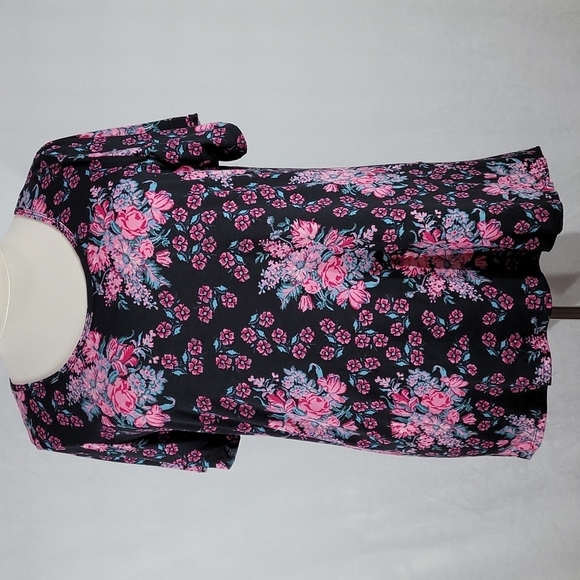 LuLaRoe | Tops | Nwot Lularoe Classic Tee Size 3xl | Poshmark